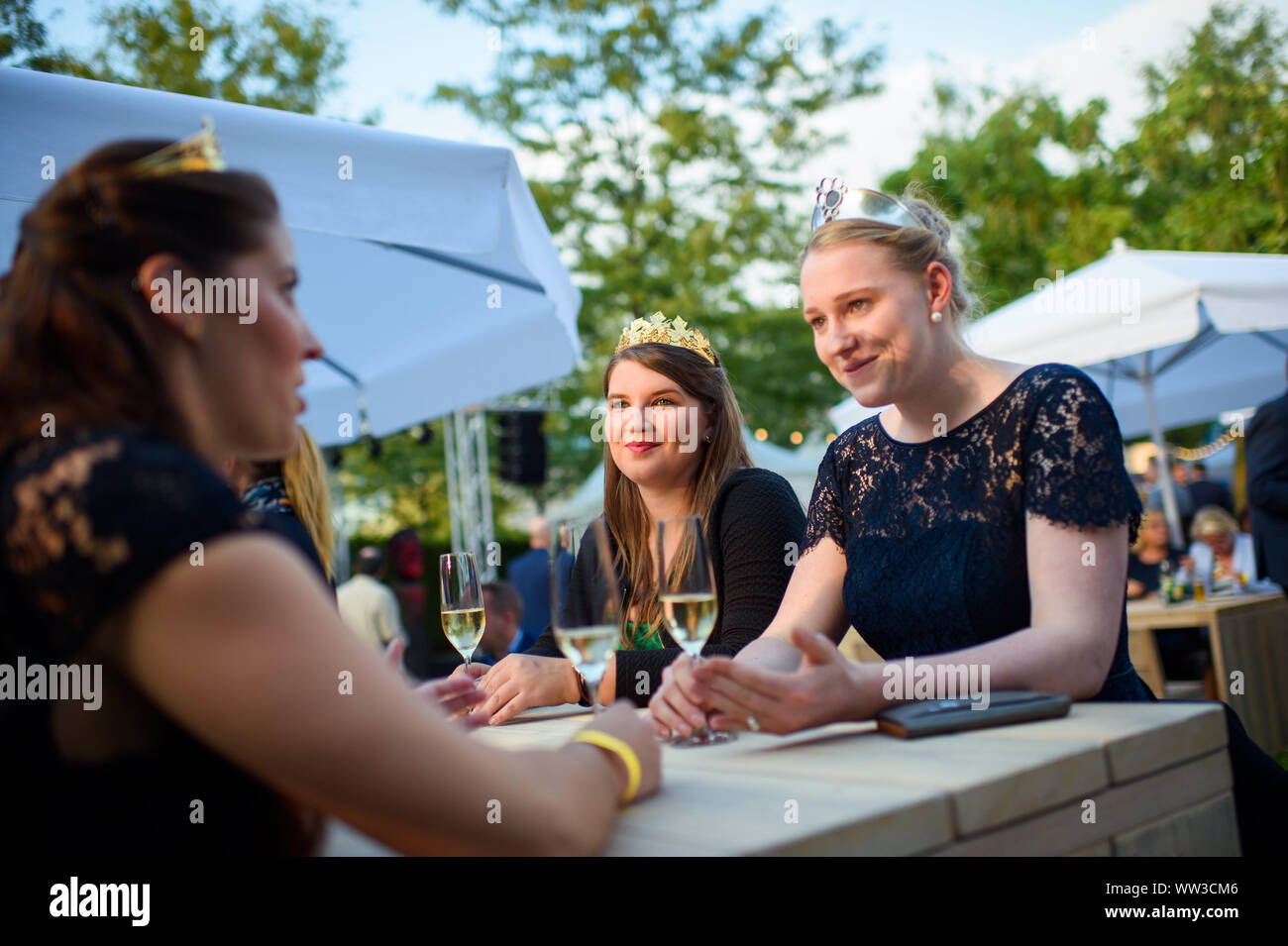 Berlin, Germany. 12th Sep, 2019. Angelina Vogt (l-r), wine queen from ...