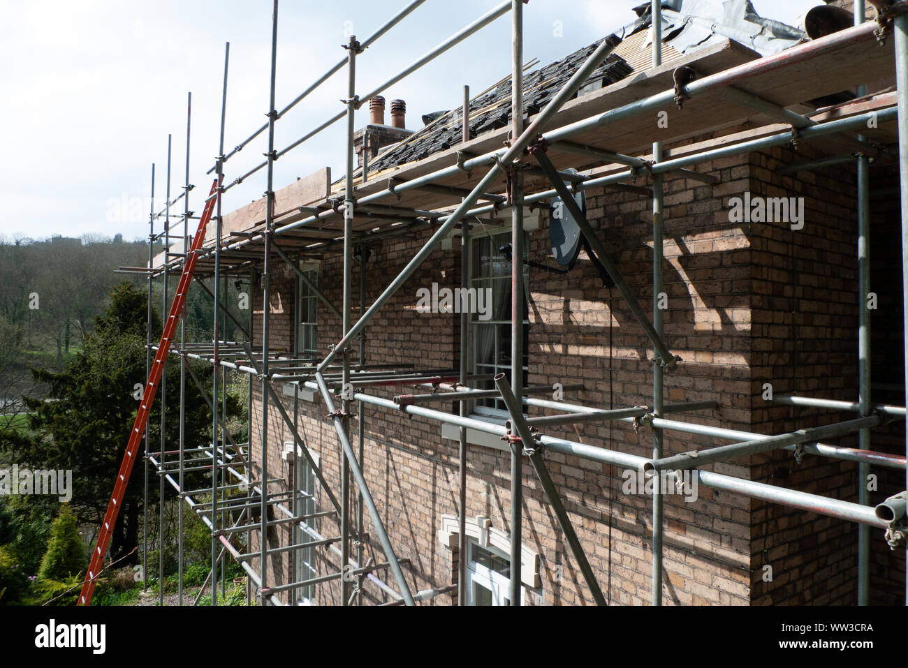 Scaffolding around house hi-res stock photography and images - Alamy