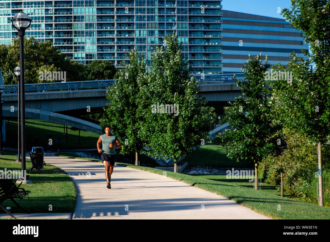 Pathway park hi-res stock photography and images - Alamy