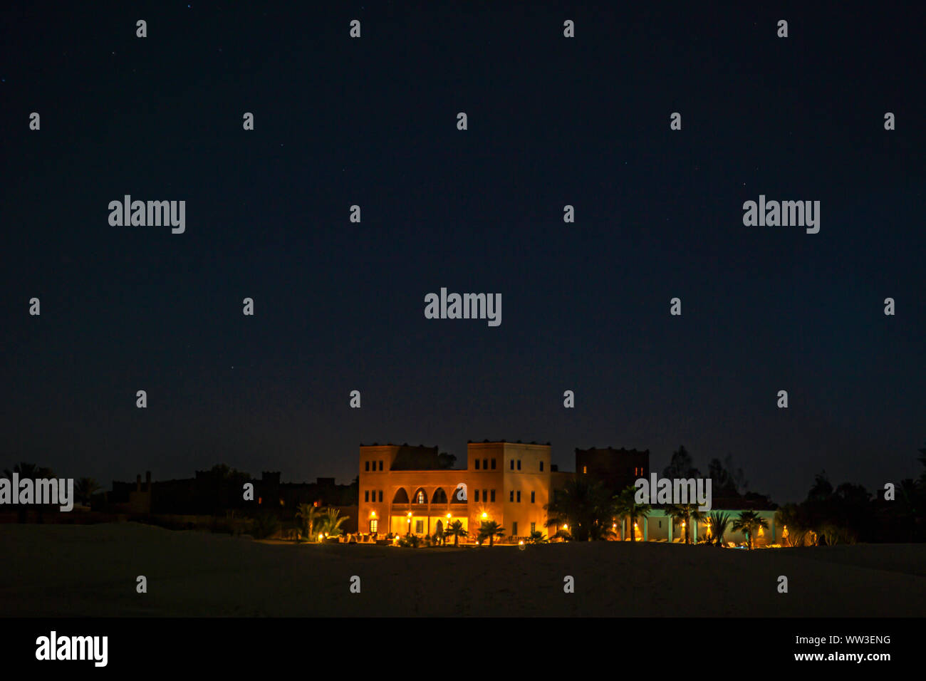 luxury hotel in a desert oasis Stock Photo - Alamy