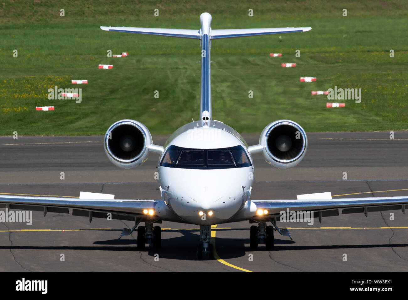 Challenger 604 aircraft hi-res stock photography and images - Alamy