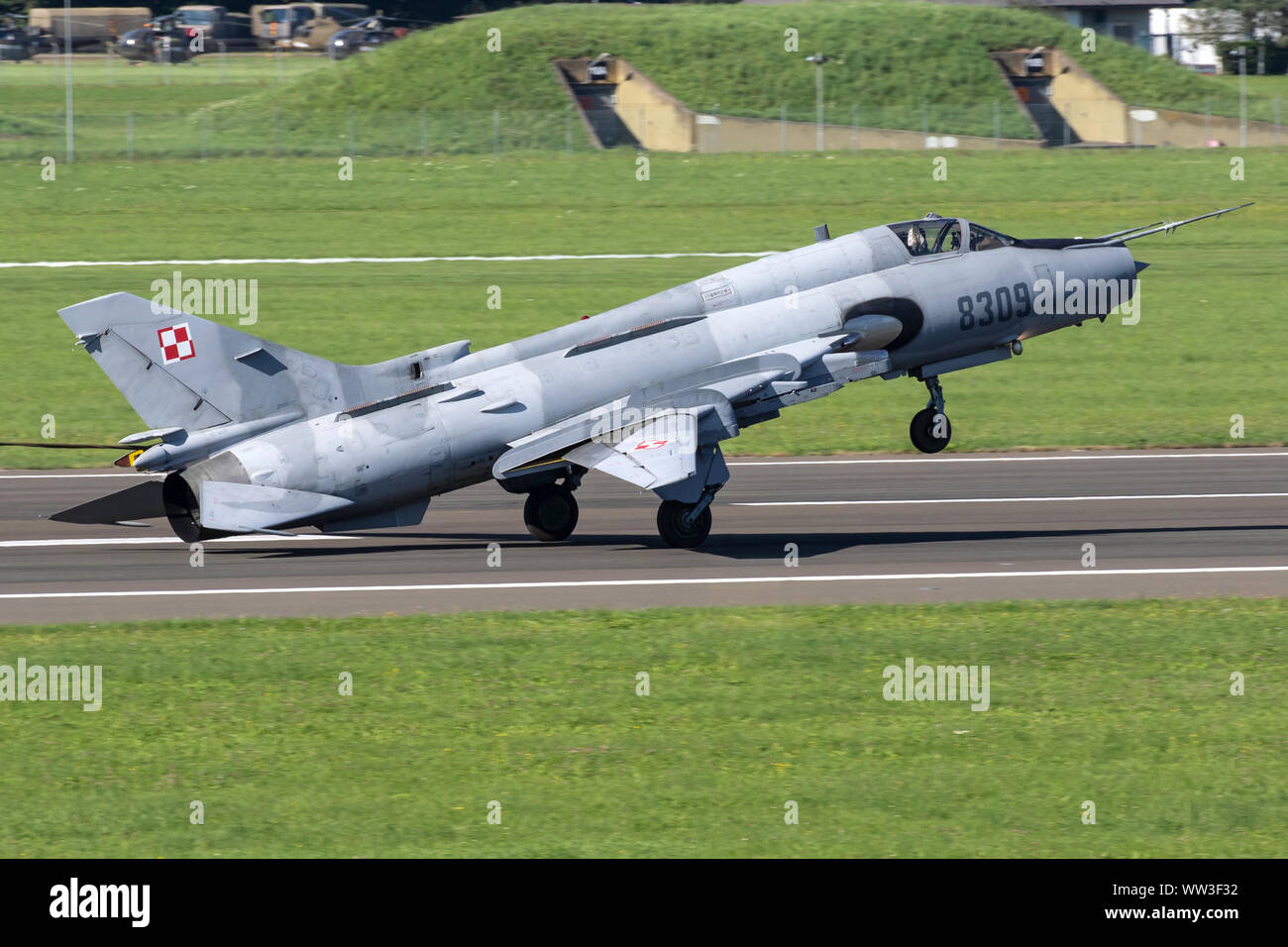 Su 22 fitter hi-res stock photography and images - Alamy