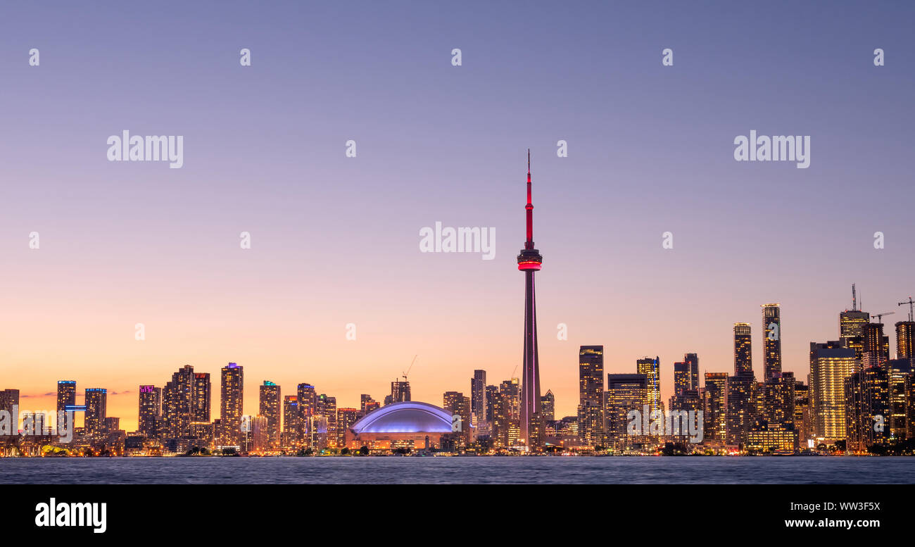 Night view of toronto hi-res stock photography and images - Alamy