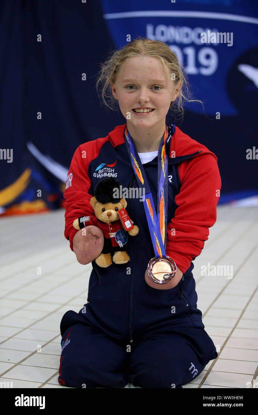 Great Britain's Ellie Challis poses with her bronze medal in the Women ...