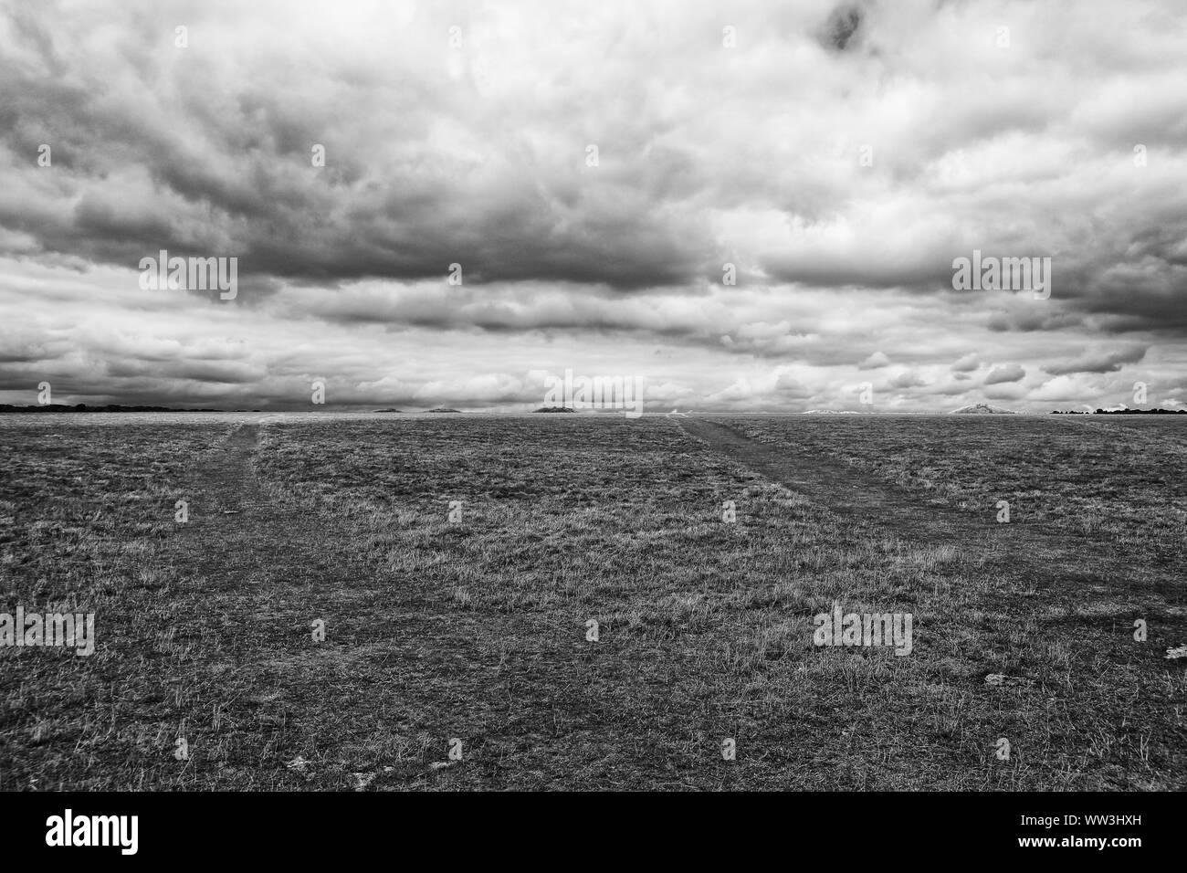 Infinite grassy plains surrounding stonehenge Stock Photo - Alamy