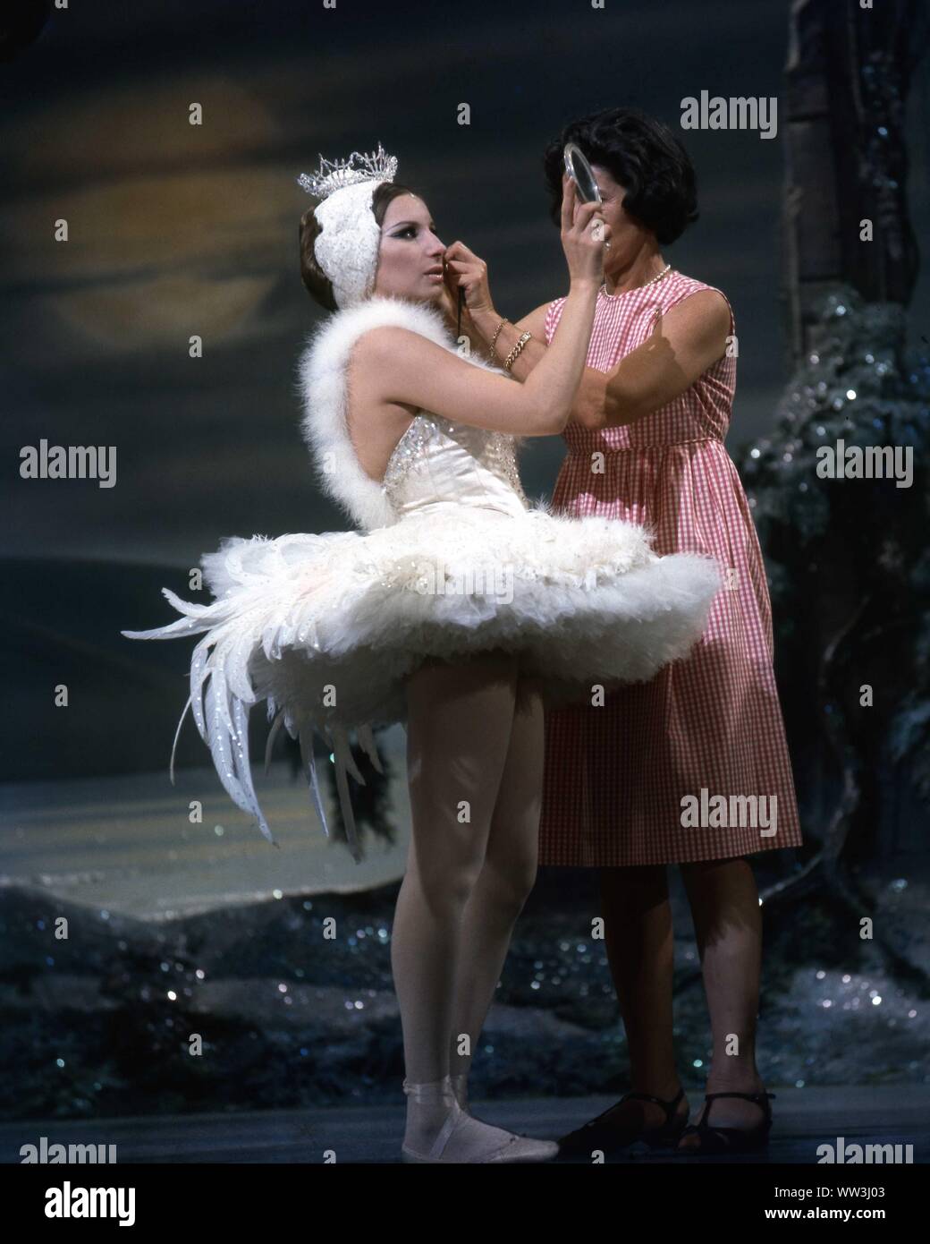 BARBRA STREISAND as Fanny Brice in FUNNY GIRL 1968 director WILLIAM ...