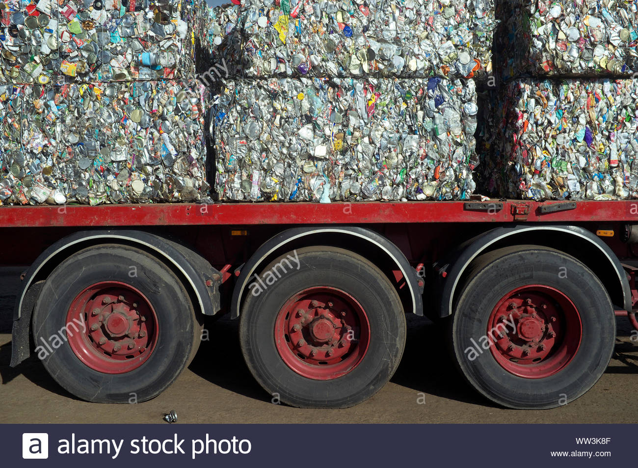 Uk Recycling Truck High Resolution Stock Photography and Images - Alamy