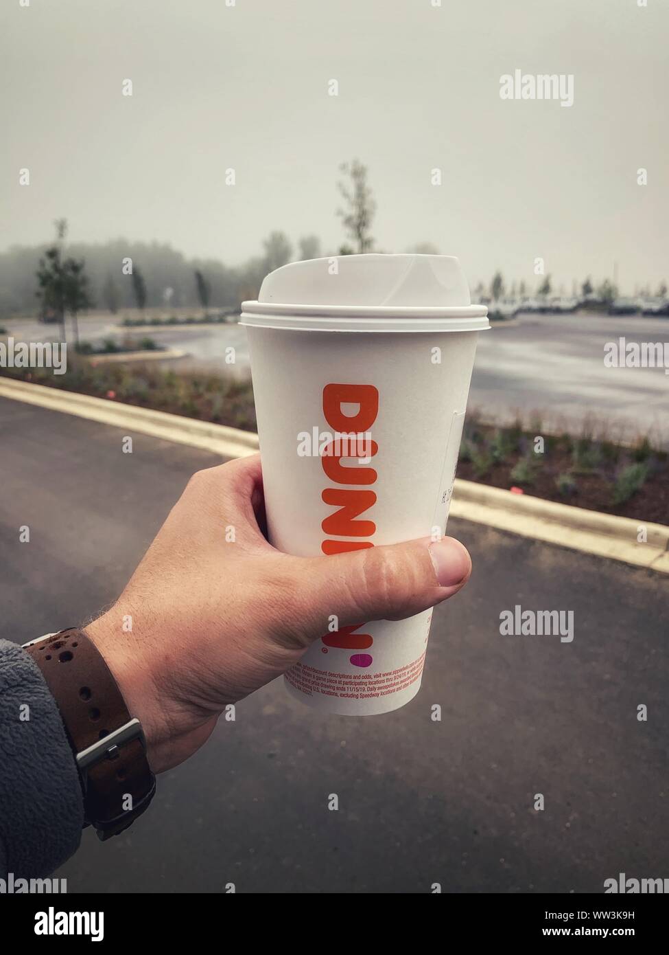 Dunkin donuts drive thru hi-res stock photography and images - Alamy