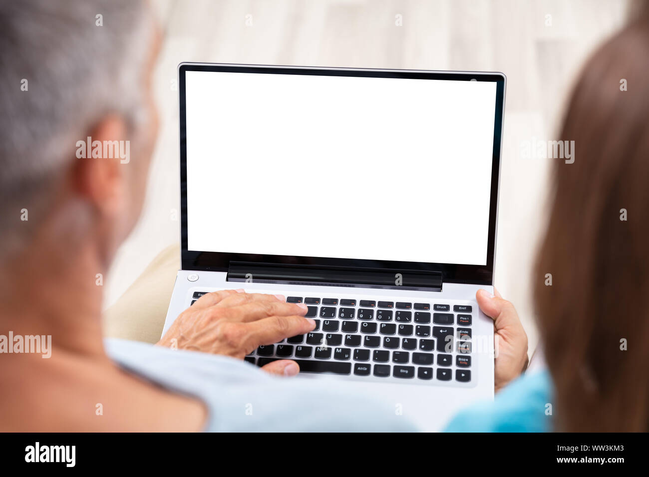 Senior laptop couple screen hi-res stock photography and images - Alamy