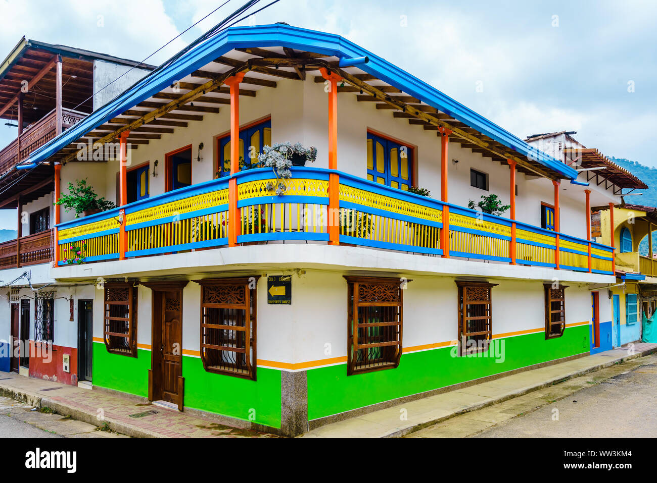 Colorful houses colombia hi-res stock photography and images - Alamy