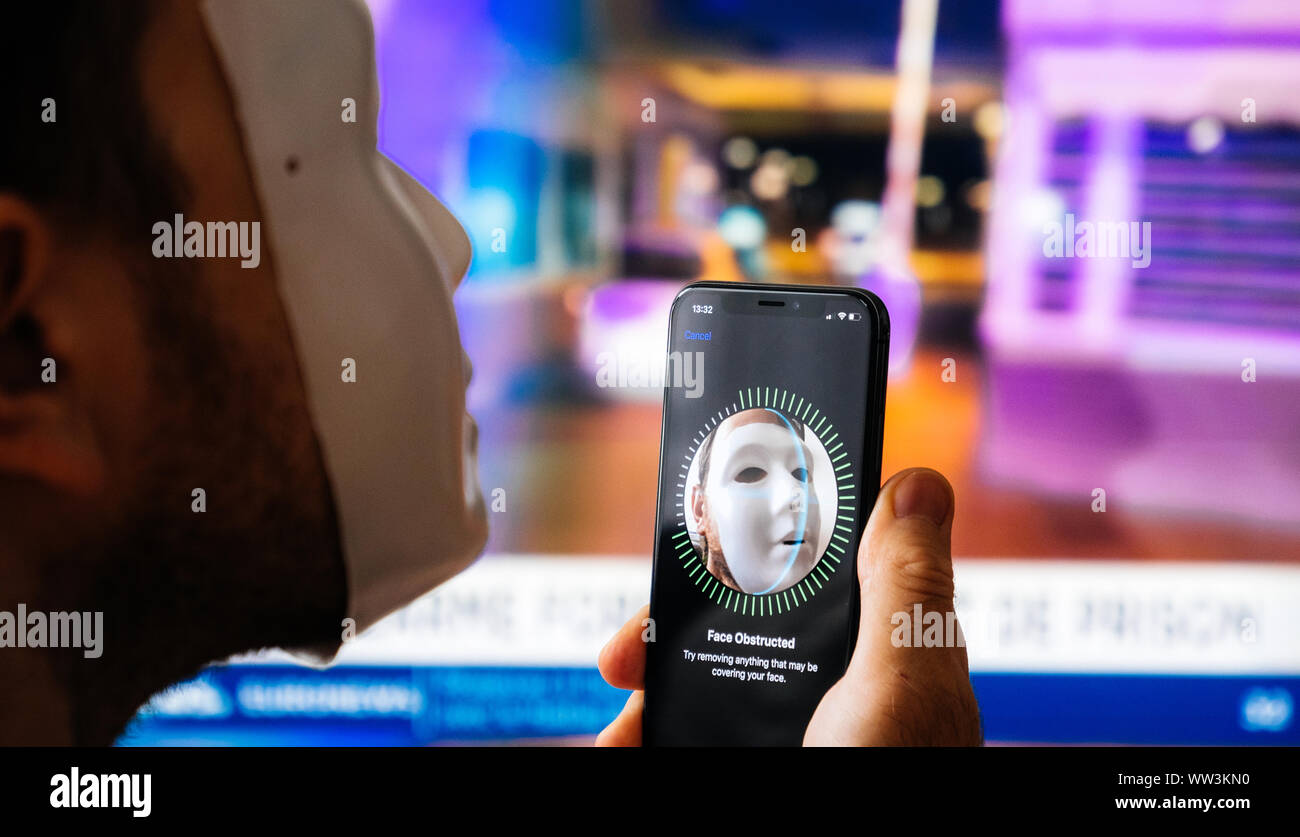 Face id iphone mask hi-res stock photography and images - Alamy
