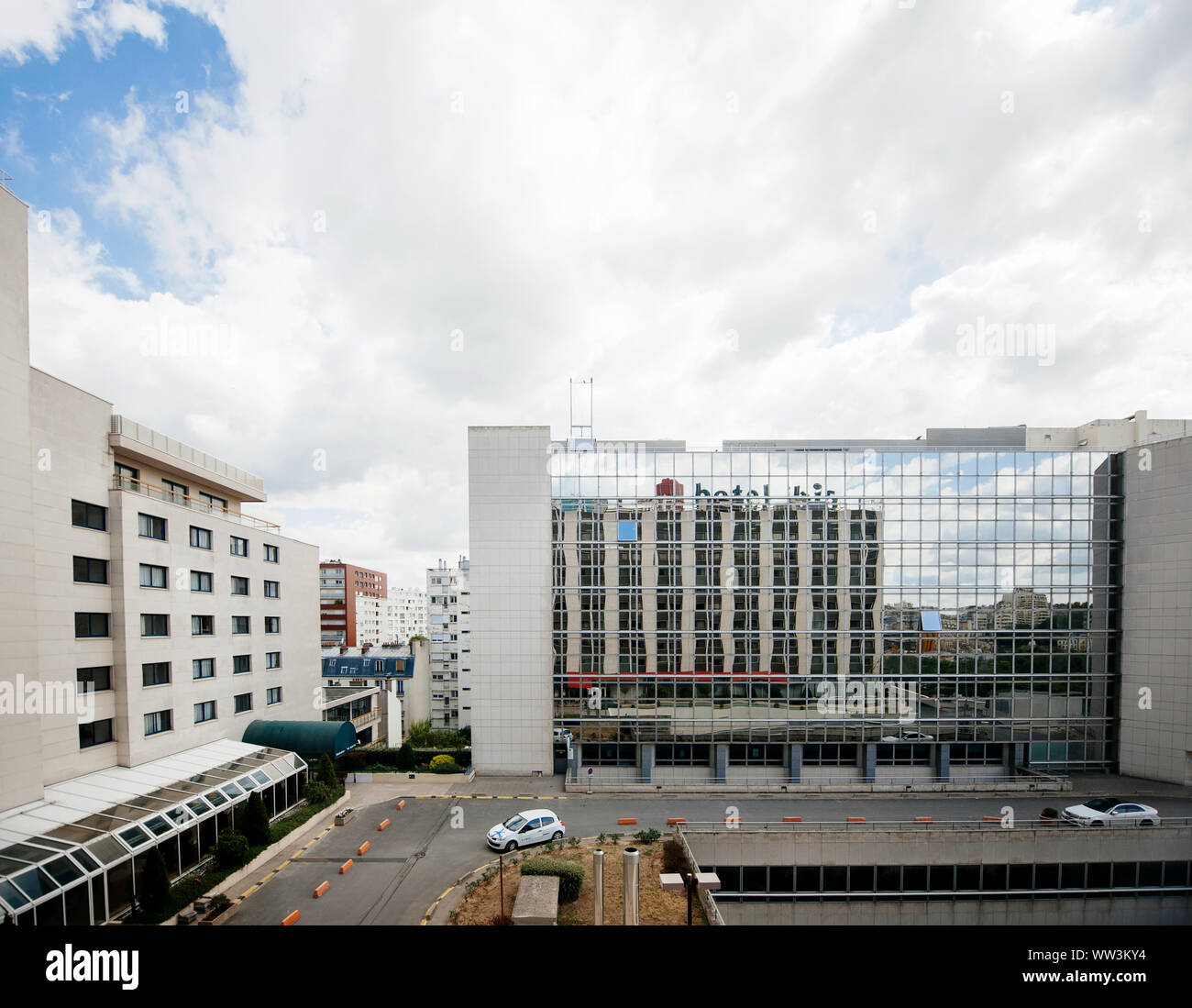 Renault modern urban tower downtown hi-res stock photography and images ...
