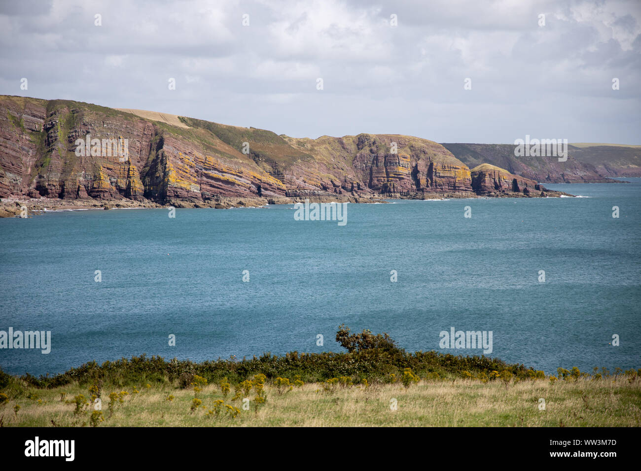 Barafundle bay beach stackpole wales hi-res stock photography and ...