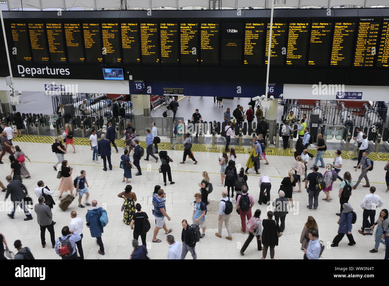 The departures board at waterloo station hi-res stock photography and ...