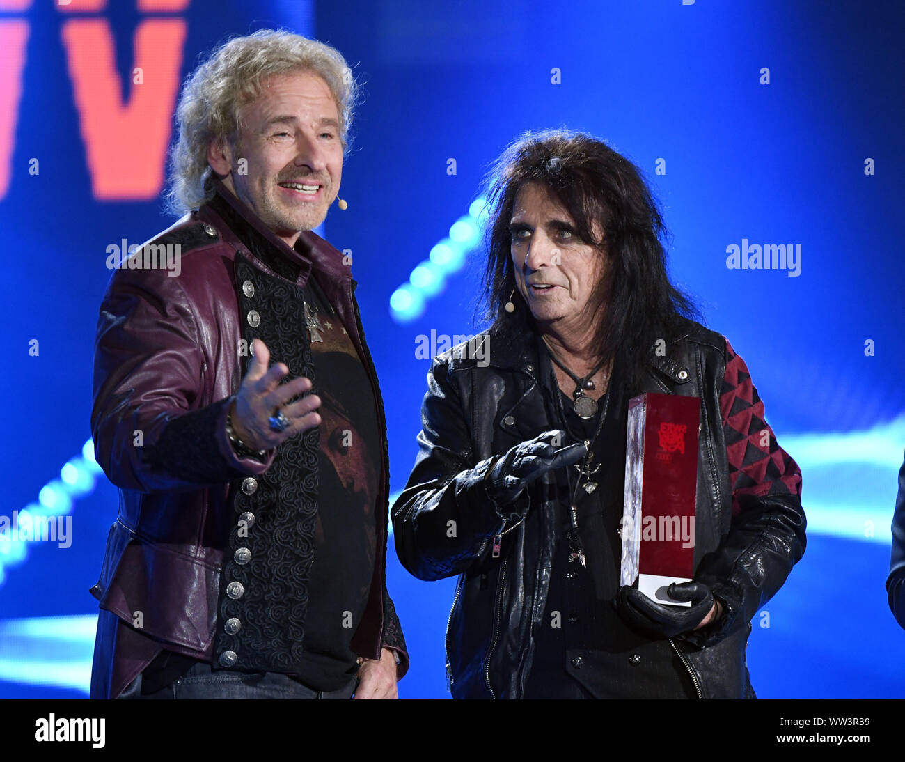 Baden Baden, Germany. 12th Sep, 2019. Thomas Gottschalk (l) presents ...