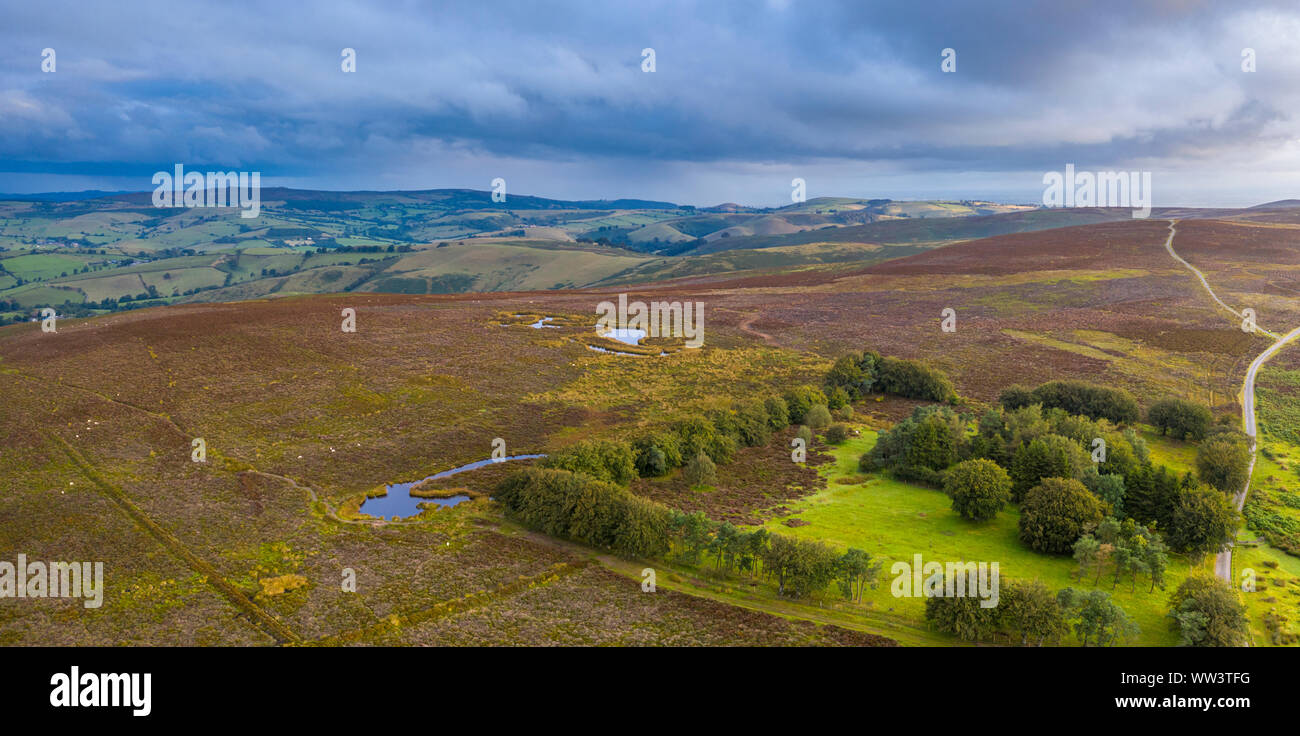 Rolling fields hi-res stock photography and images - Alamy