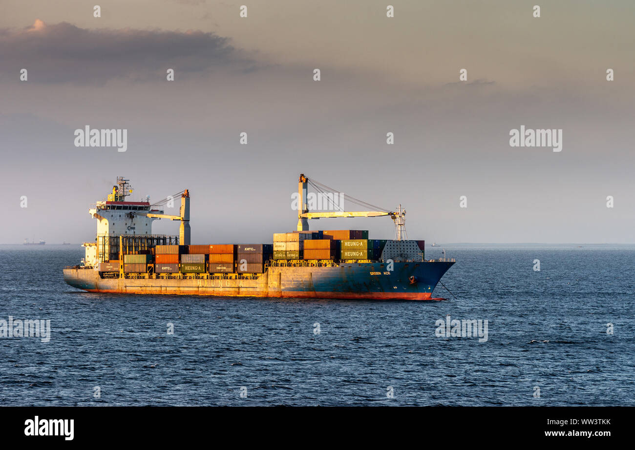 Container ship philippines hi-res stock photography and images - Alamy