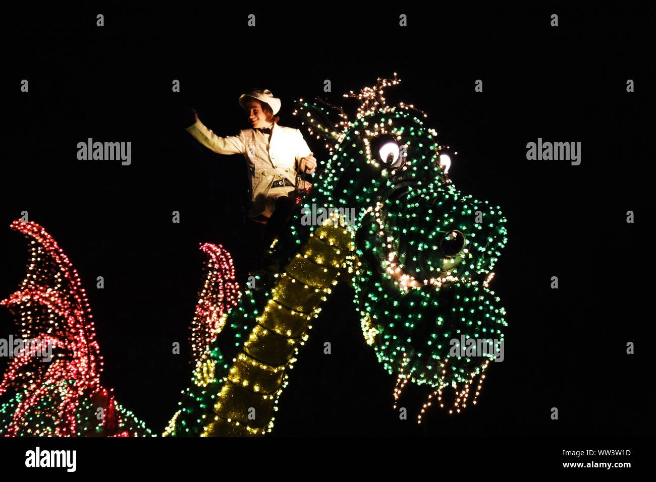 Dragon float parade hi-res stock photography and images - Alamy