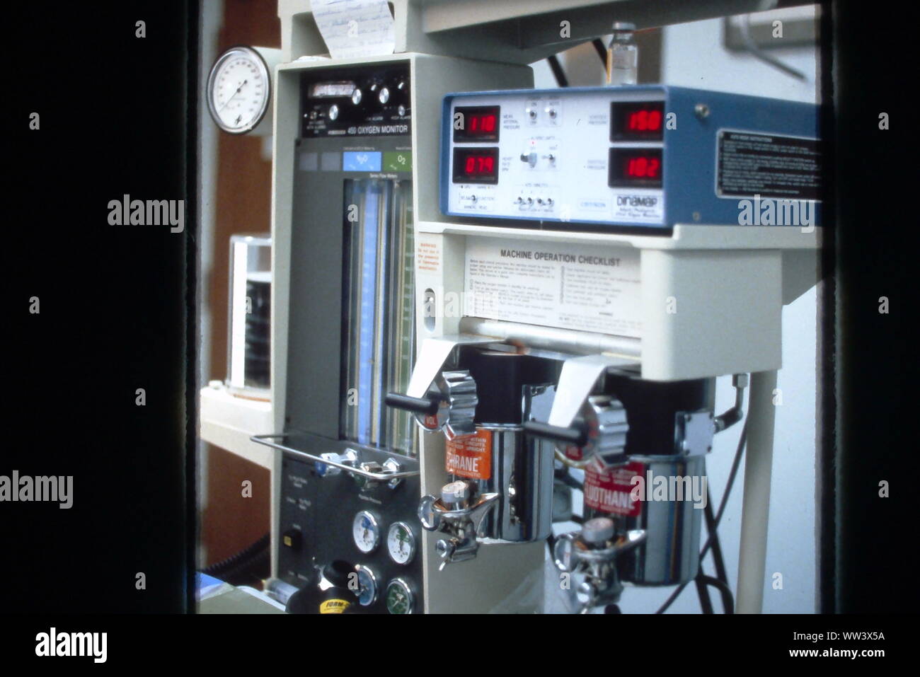 Hospital room 1980s hi-res stock photography and images - Alamy