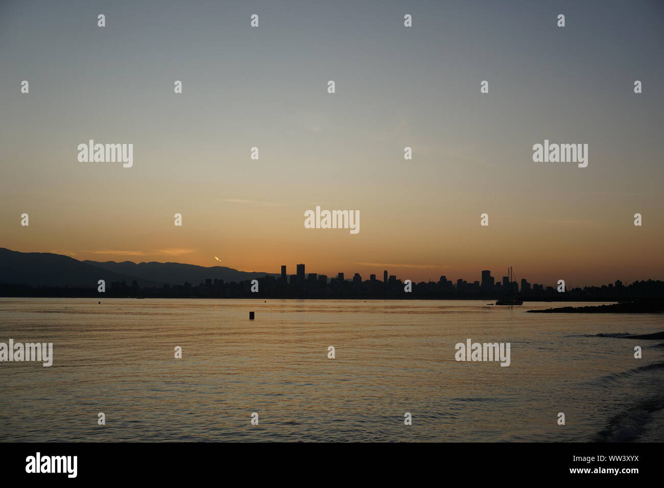 Vancouver bc skyline hi-res stock photography and images - Alamy