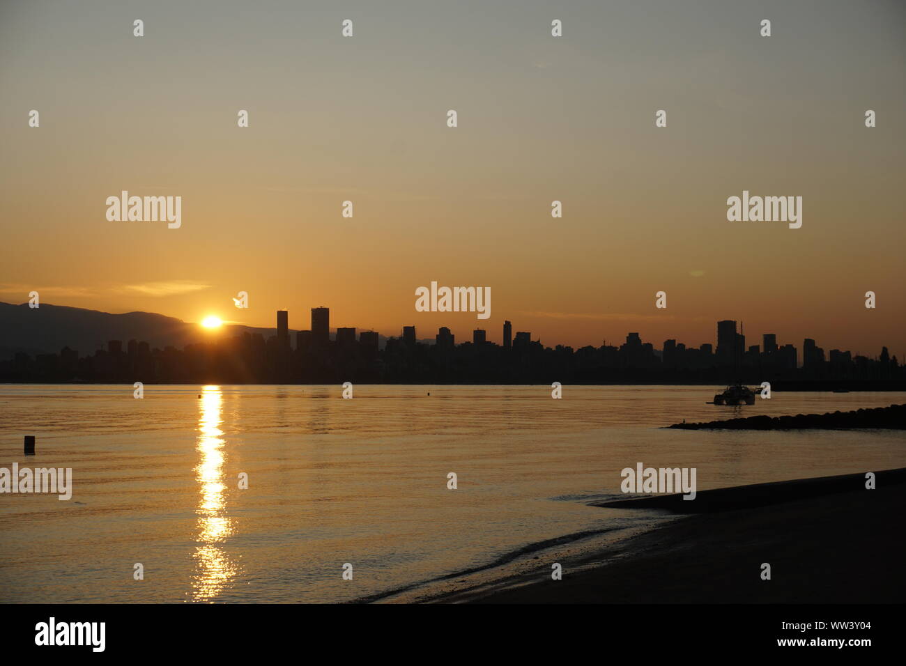 Skyline outdoors hi-res stock photography and images - Alamy