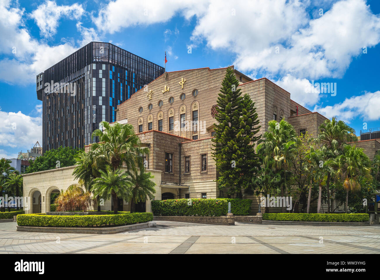 Landmark provincial government building hi-res stock photography and ...
