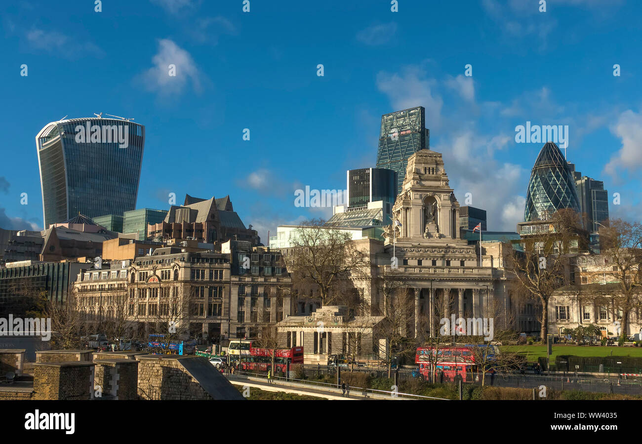 Modern city of london skyline hi-res stock photography and images - Alamy