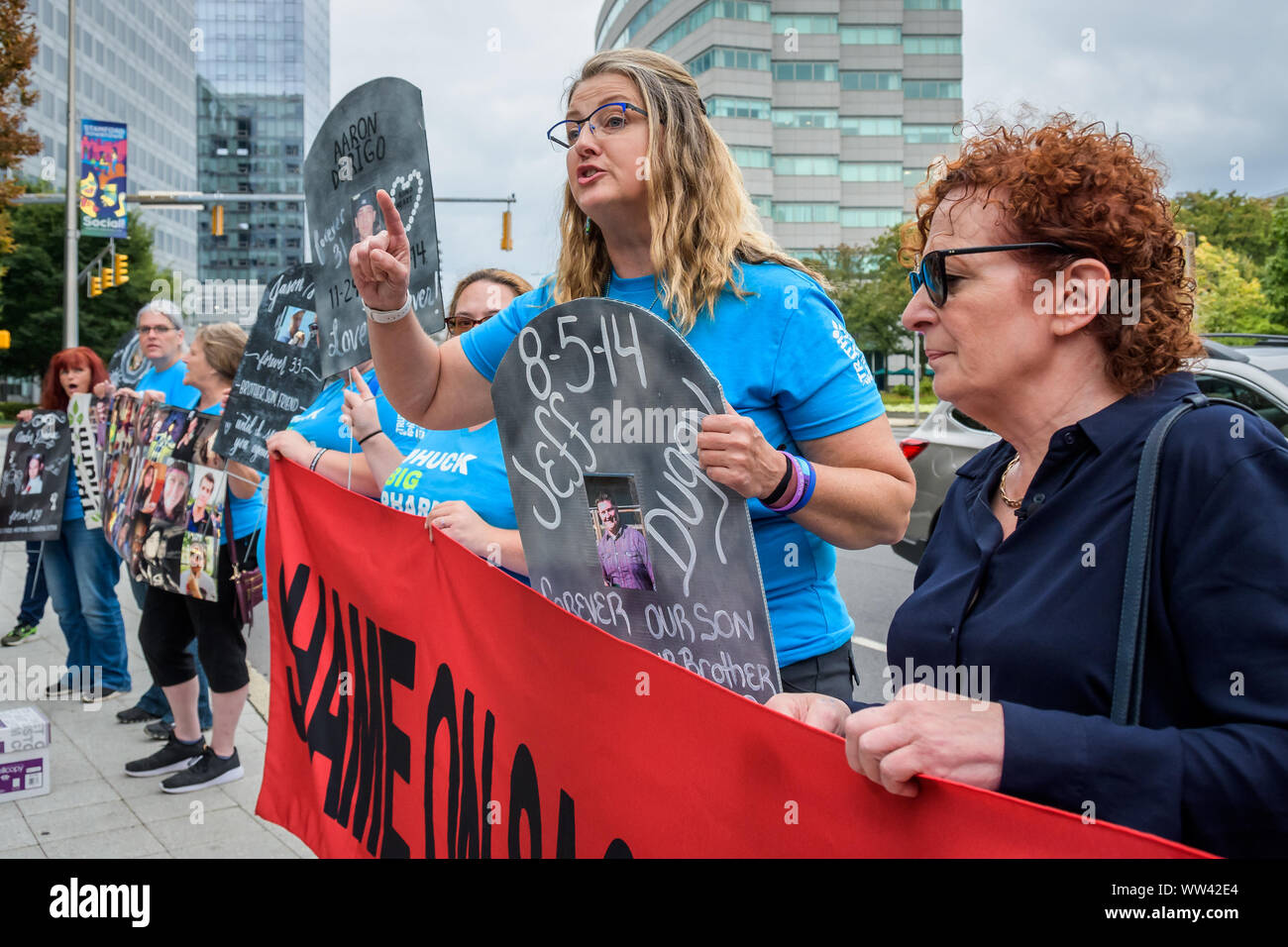 Sackler protest hi-res stock photography and images - Alamy