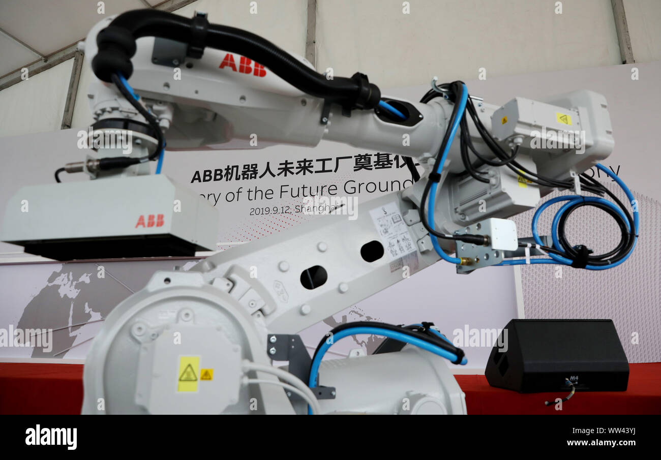 Abb robot hi-res stock photography and images - Alamy