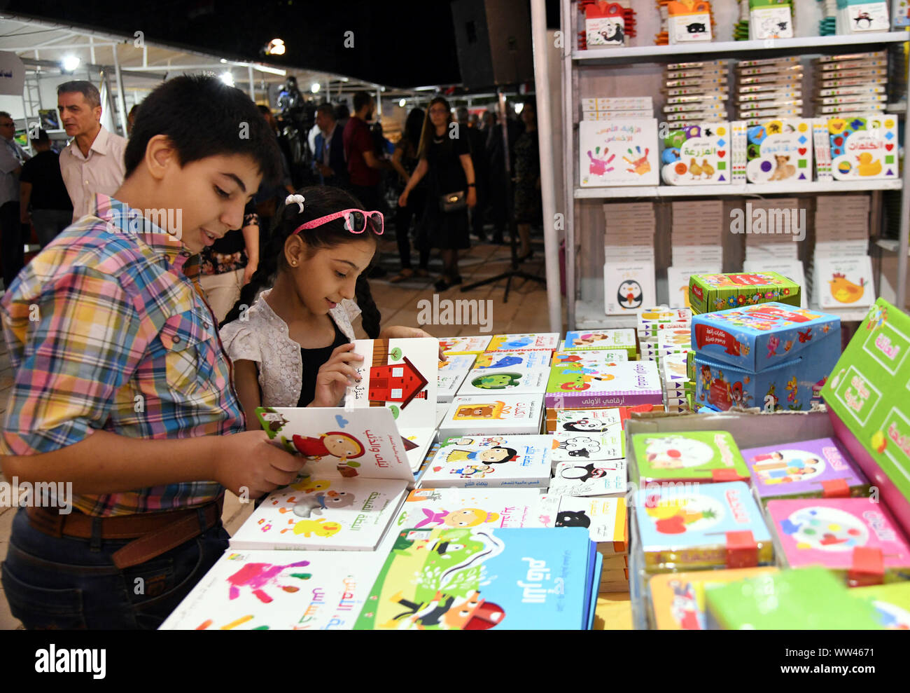 Children in library in egypt hi-res stock photography and images - Alamy