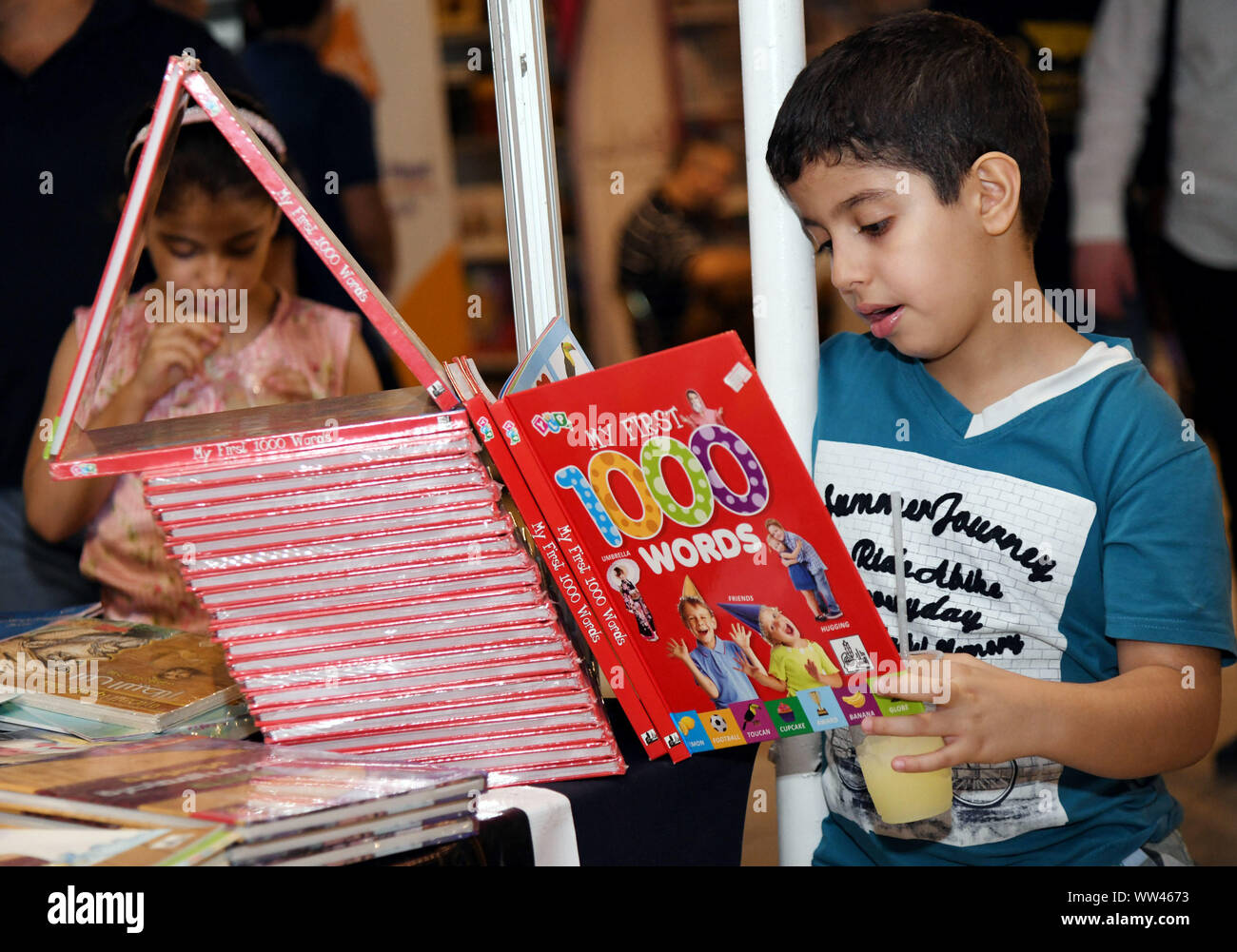 Children in library in egypt hi-res stock photography and images - Alamy