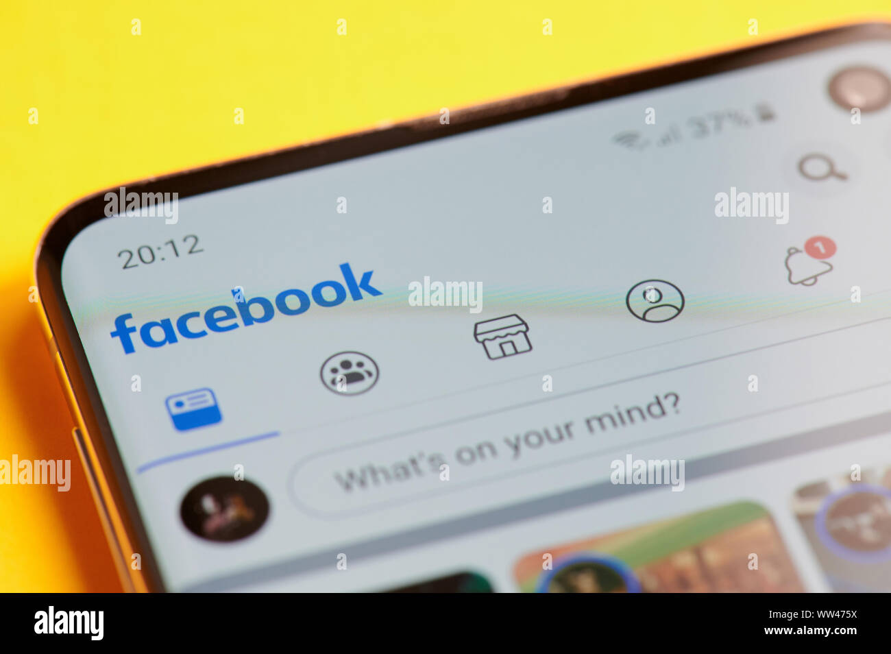 Facebook logo and people hi-res stock photography and images - Alamy