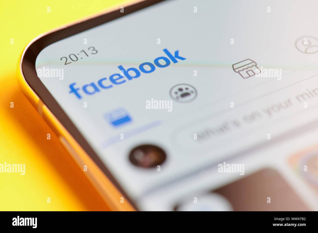 Facebook logo and people hi-res stock photography and images - Alamy