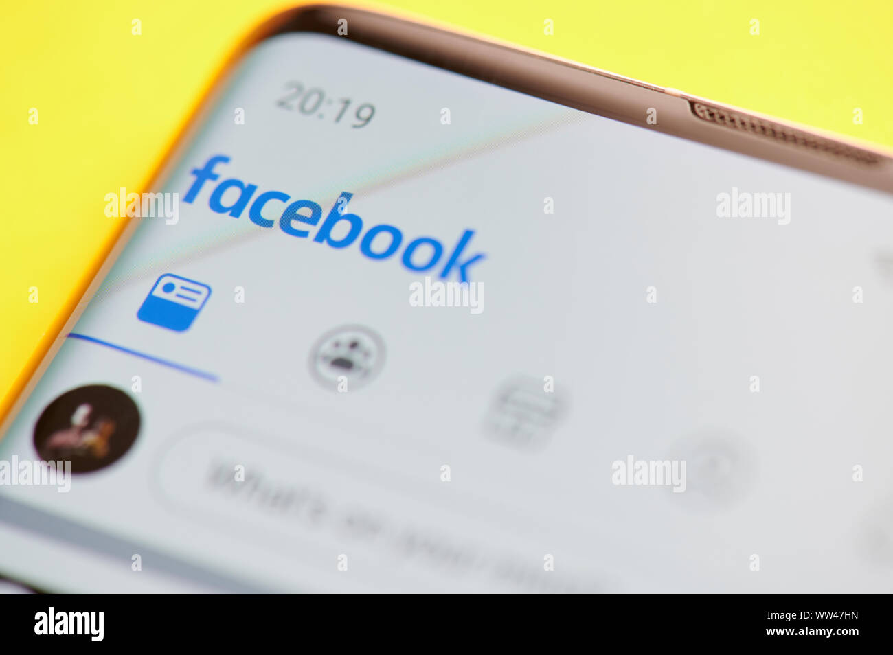 Facebook logo and people hi-res stock photography and images - Alamy