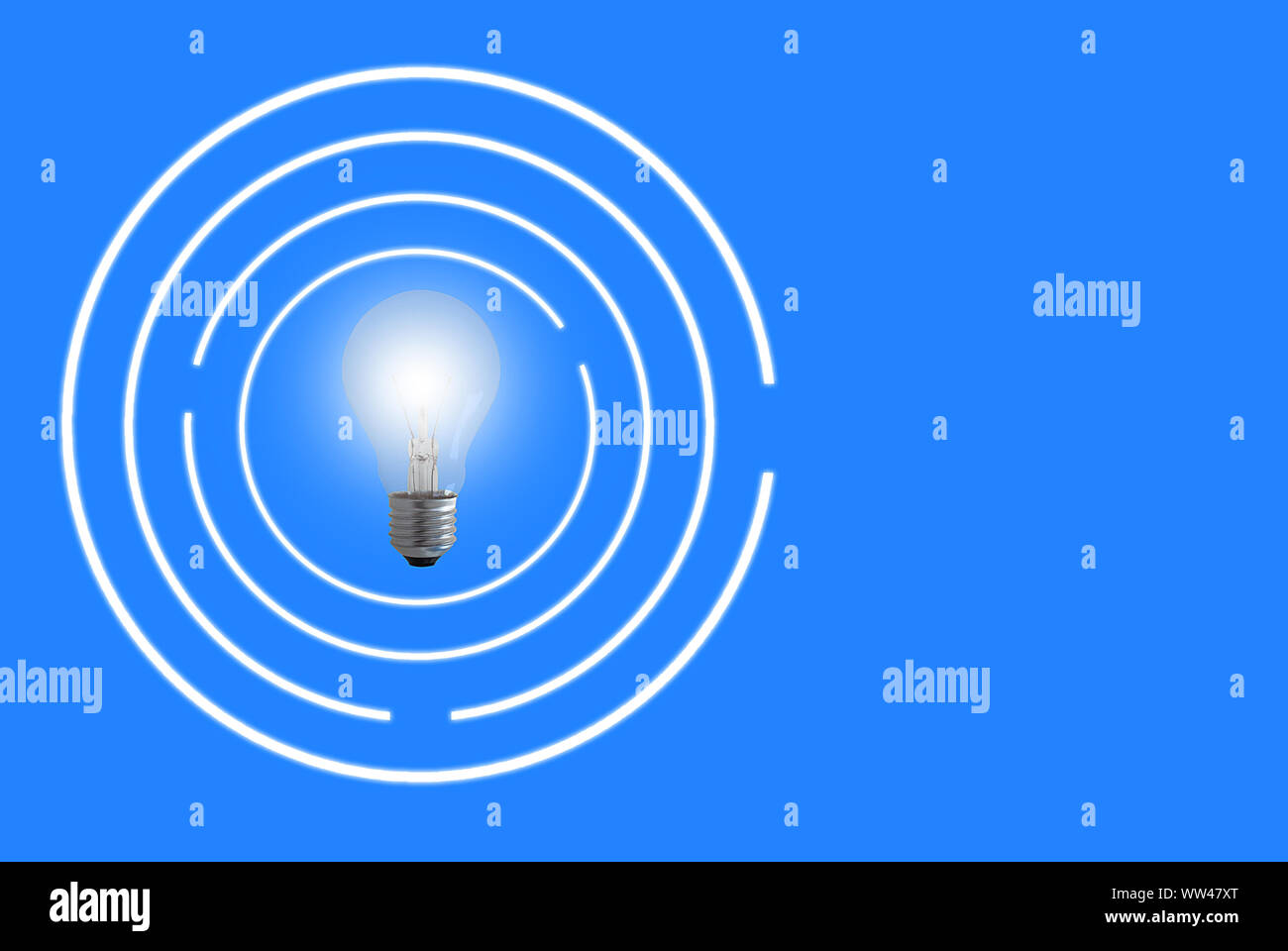 Business solution, problem concept, light bulb and maze on blue ...