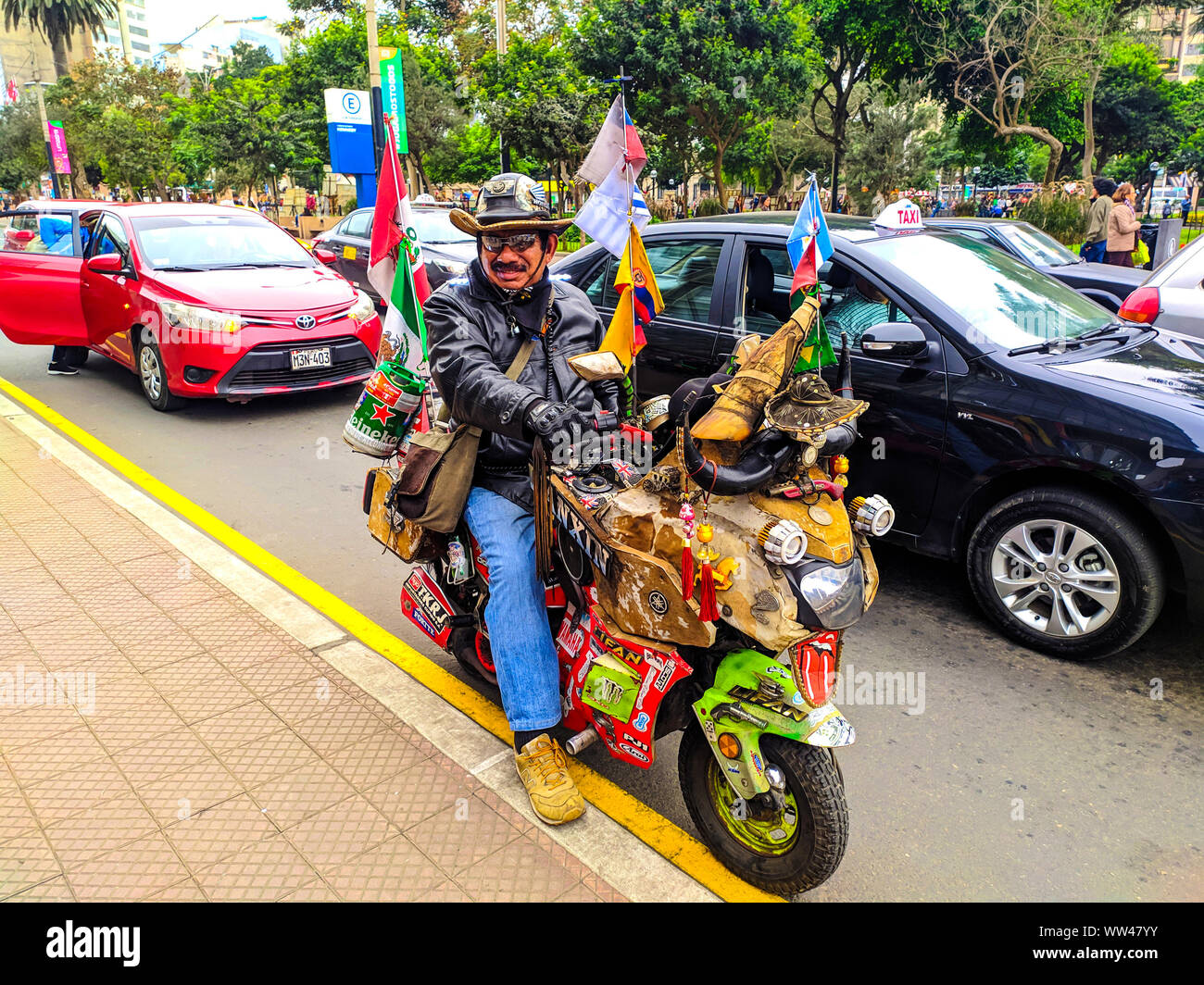 Parque Kennedy Miraflores High Resolution Stock Photography and Images ...