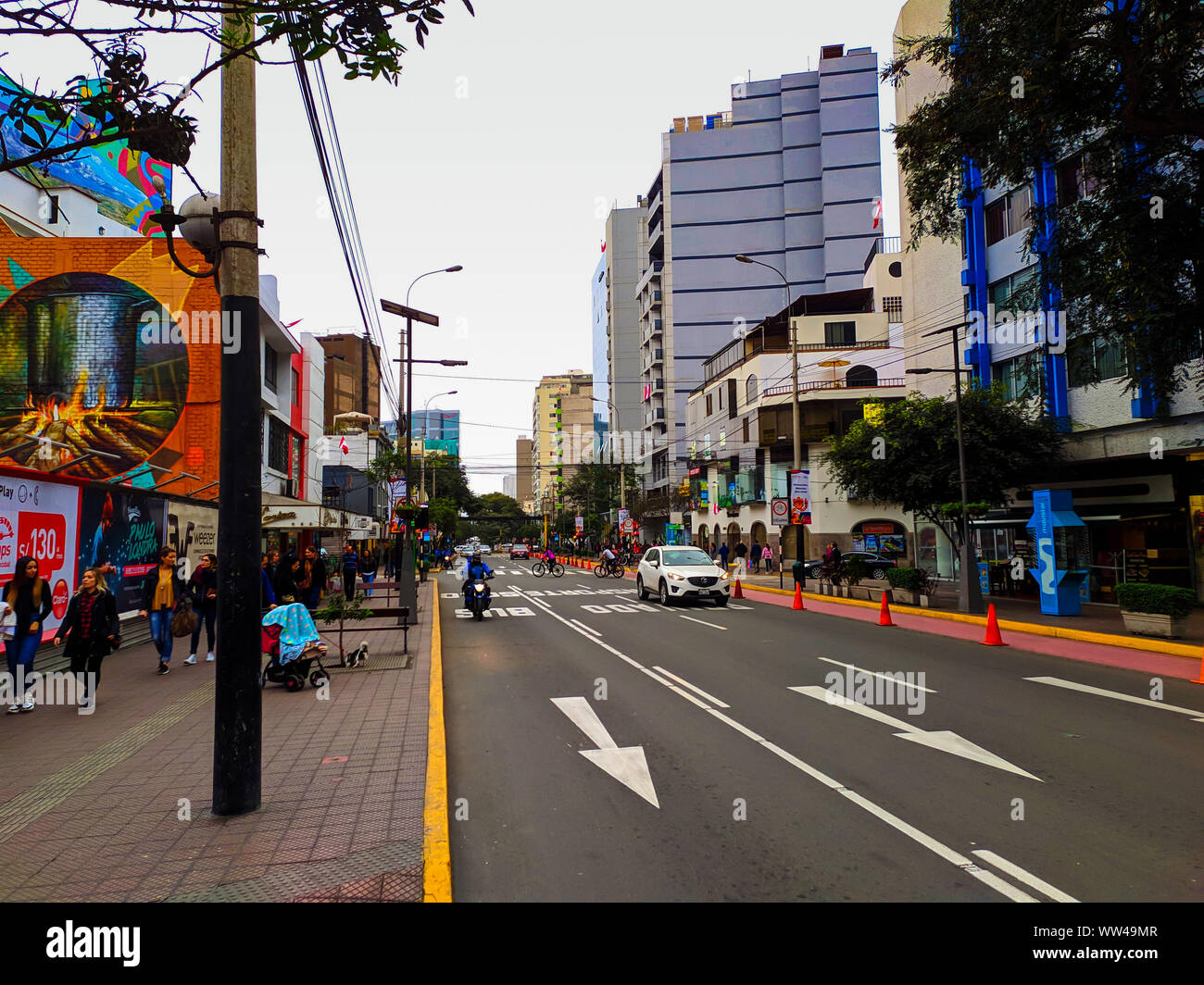 Parque Kennedy Miraflores High Resolution Stock Photography and Images ...