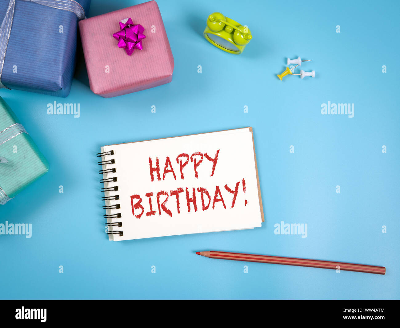 Happy Birthday. Notepad with text Stock Photo - Alamy
