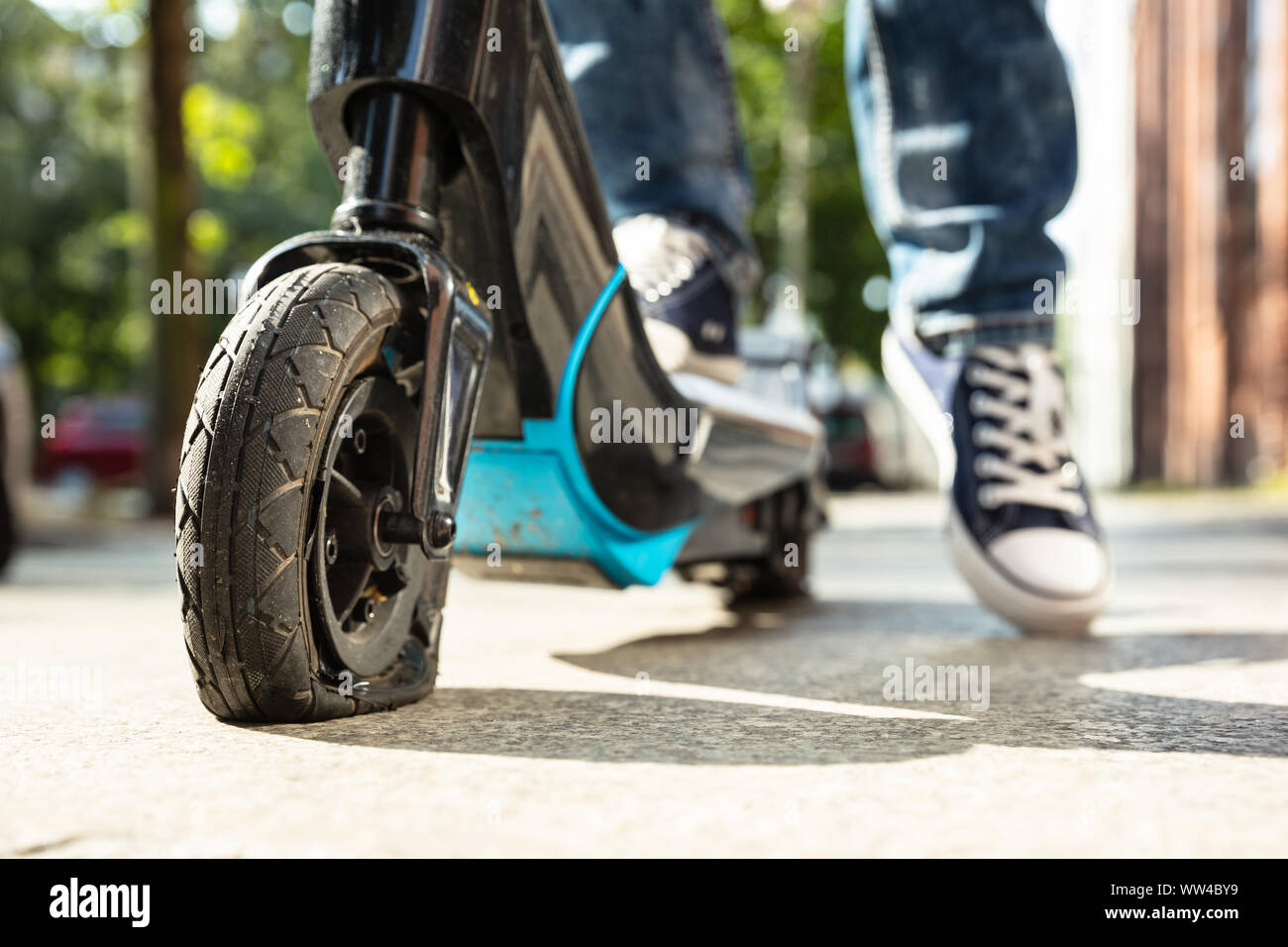 Flat tire on electric hi-res stock photography and images - Alamy
