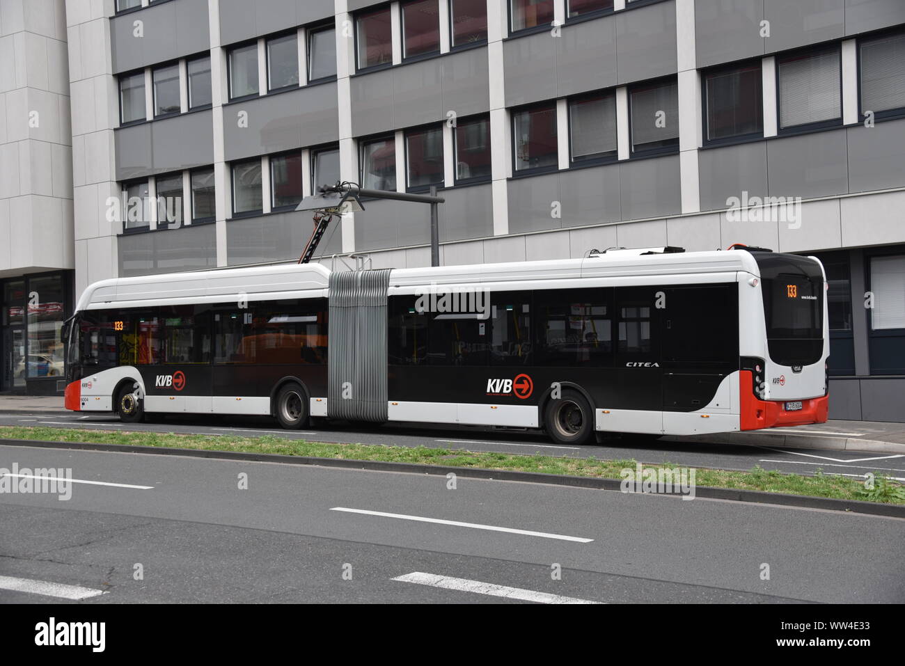 Cologne, Germany. 12th Sep, 2019. An electric bus of the Kölner ...