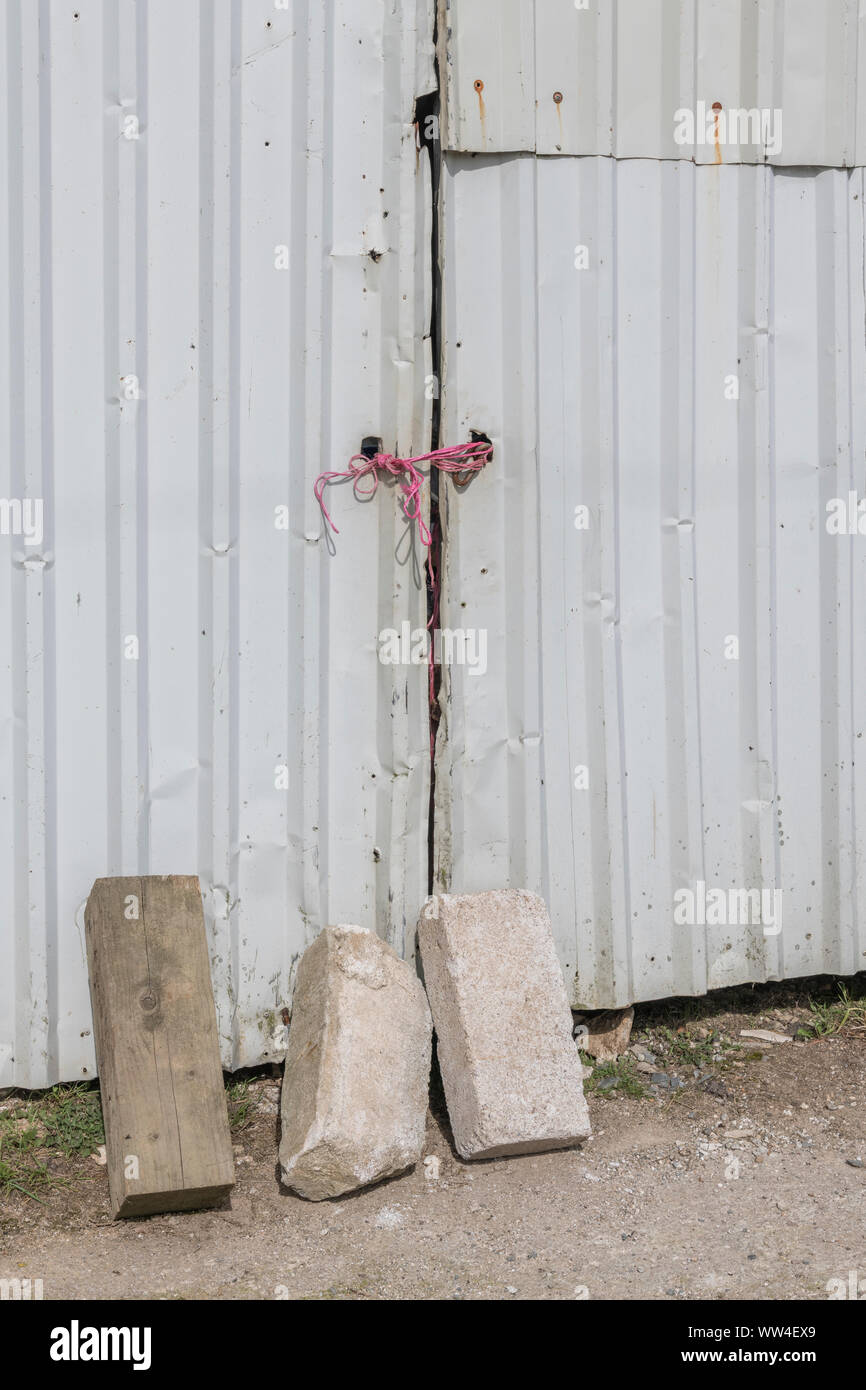 Secure farm building hi-res stock photography and images - Alamy