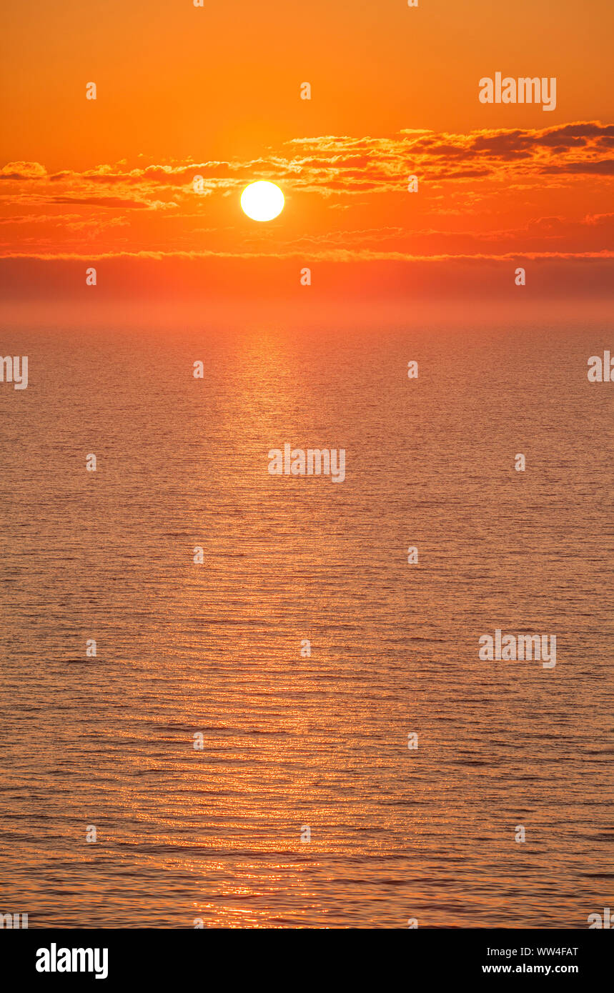 Yellow sunset over water hi-res stock photography and images - Alamy