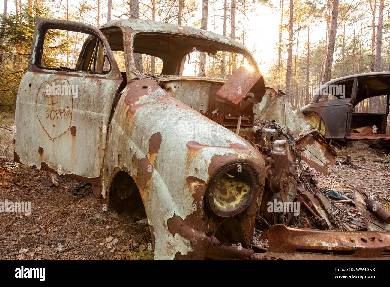 Car graveyard hi-res stock photography and images - Alamy