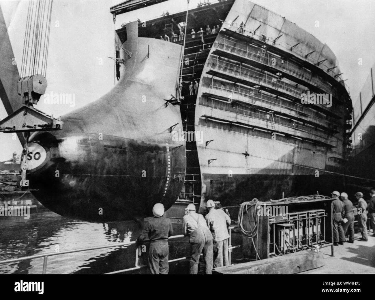 Tanker under construction hi-res stock photography and images - Alamy