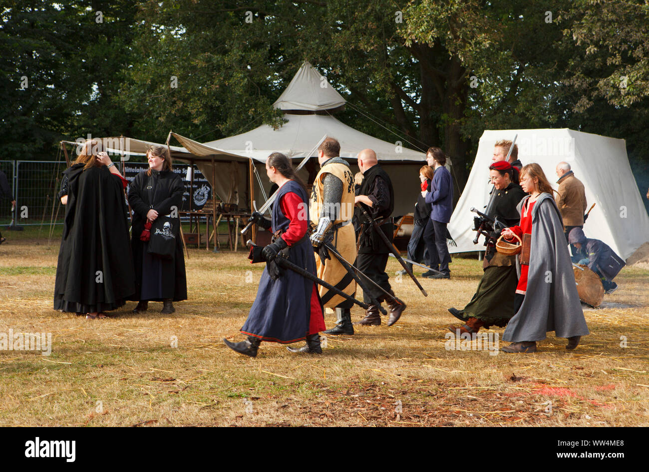 Medieval craftsmen hi-res stock photography and images - Alamy