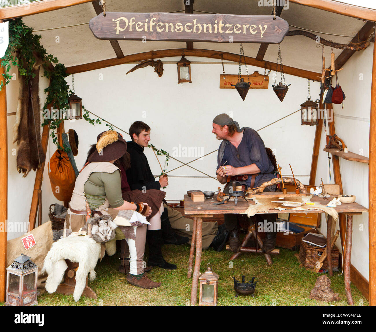 Medieval concert hi-res stock photography and images - Alamy