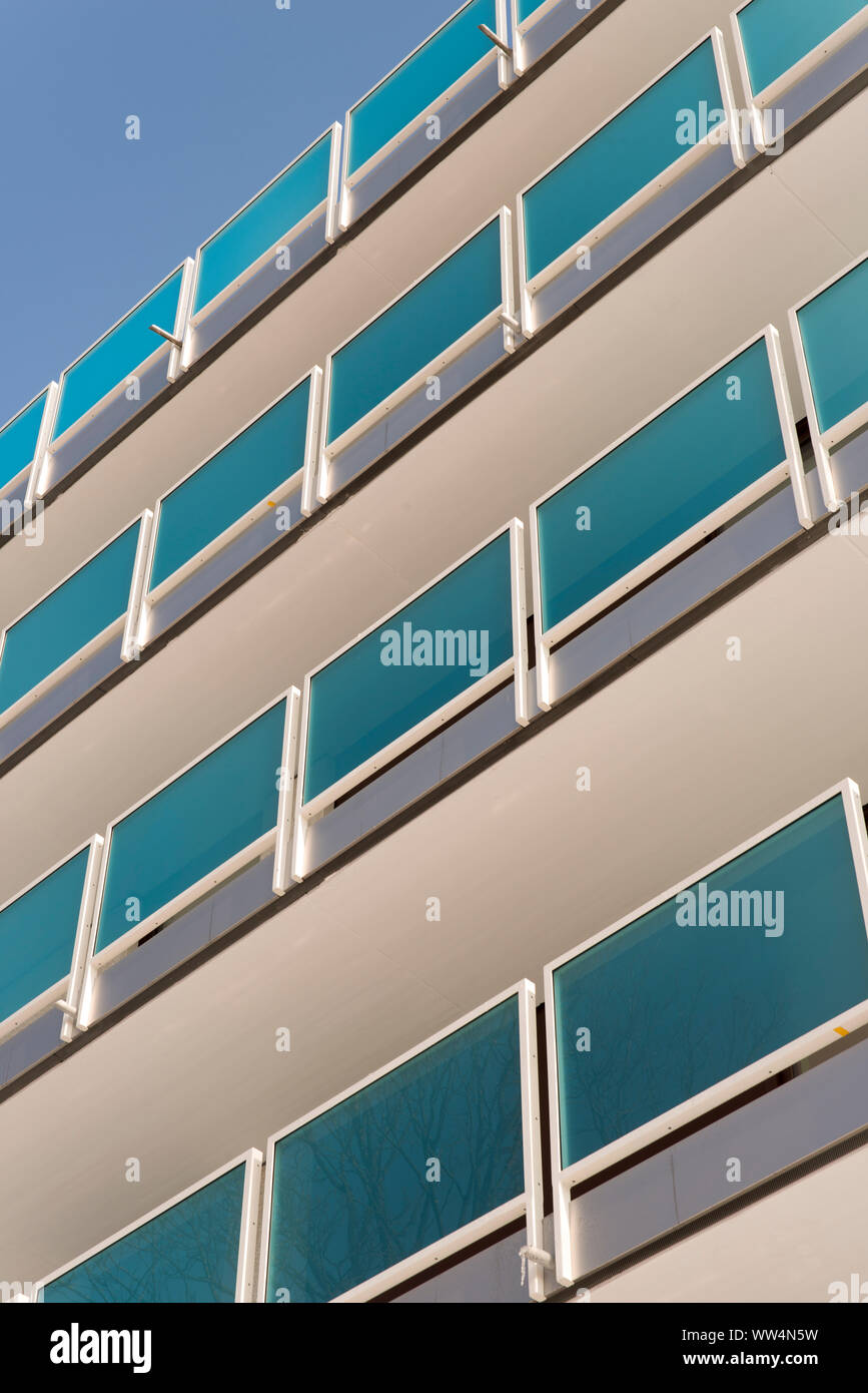 Linear facade hi-res stock photography and images - Alamy