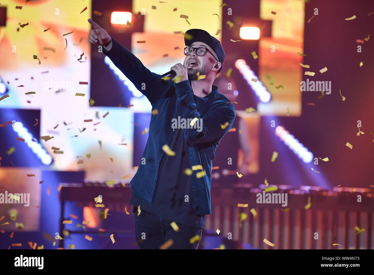 Mark forster singing hi-res stock photography and images - Alamy
