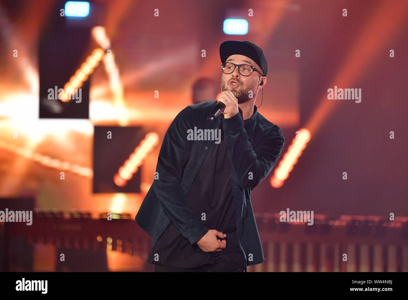 Mark forster singing hi-res stock photography and images - Alamy