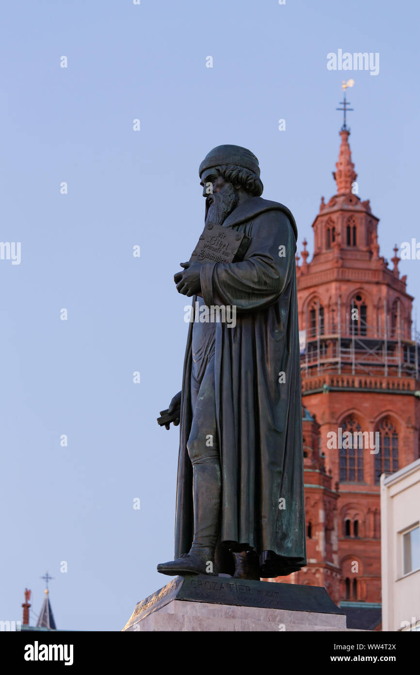 Bronze statue by bertel thorvaldsen hi-res stock photography and images ...